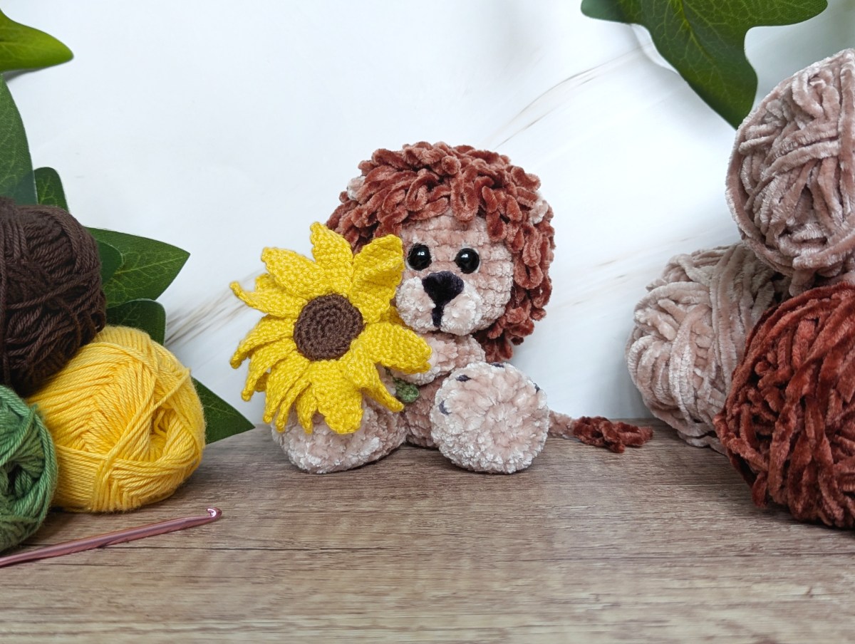 Sunny Lio - the Lion with a Sunflower - trishagurumi